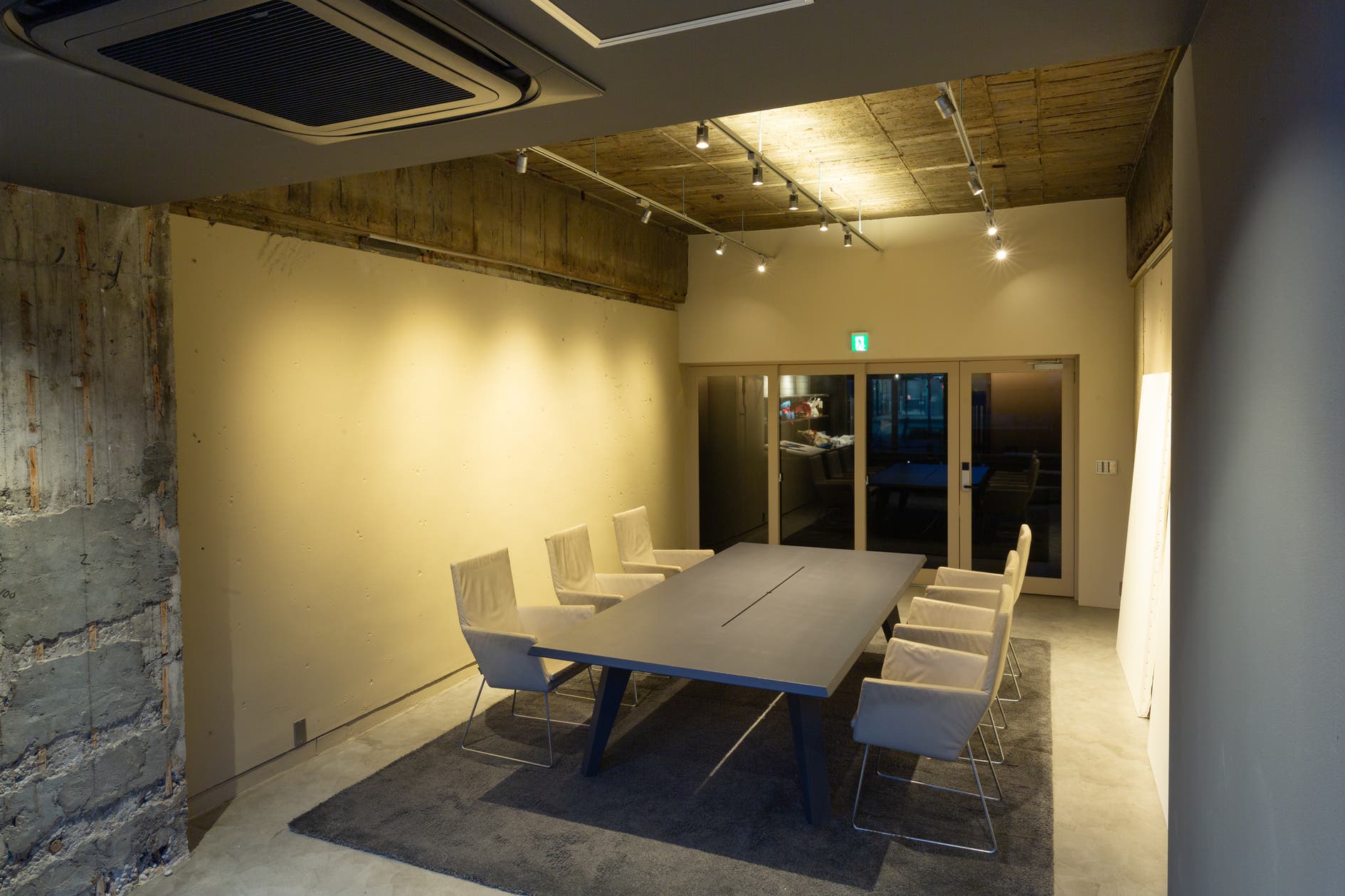 【北浜駅・淀屋橋駅徒歩5分】川沿いにあるプライベートミーティングルームの写真3