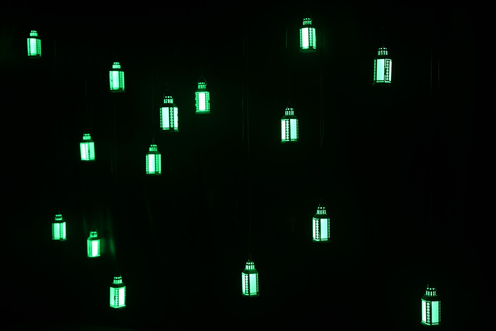 新三郷駅徒歩12分の撮影スタジオ。99平米で４.6Mの高天井。大きな白スペースと舞台照明の写真8