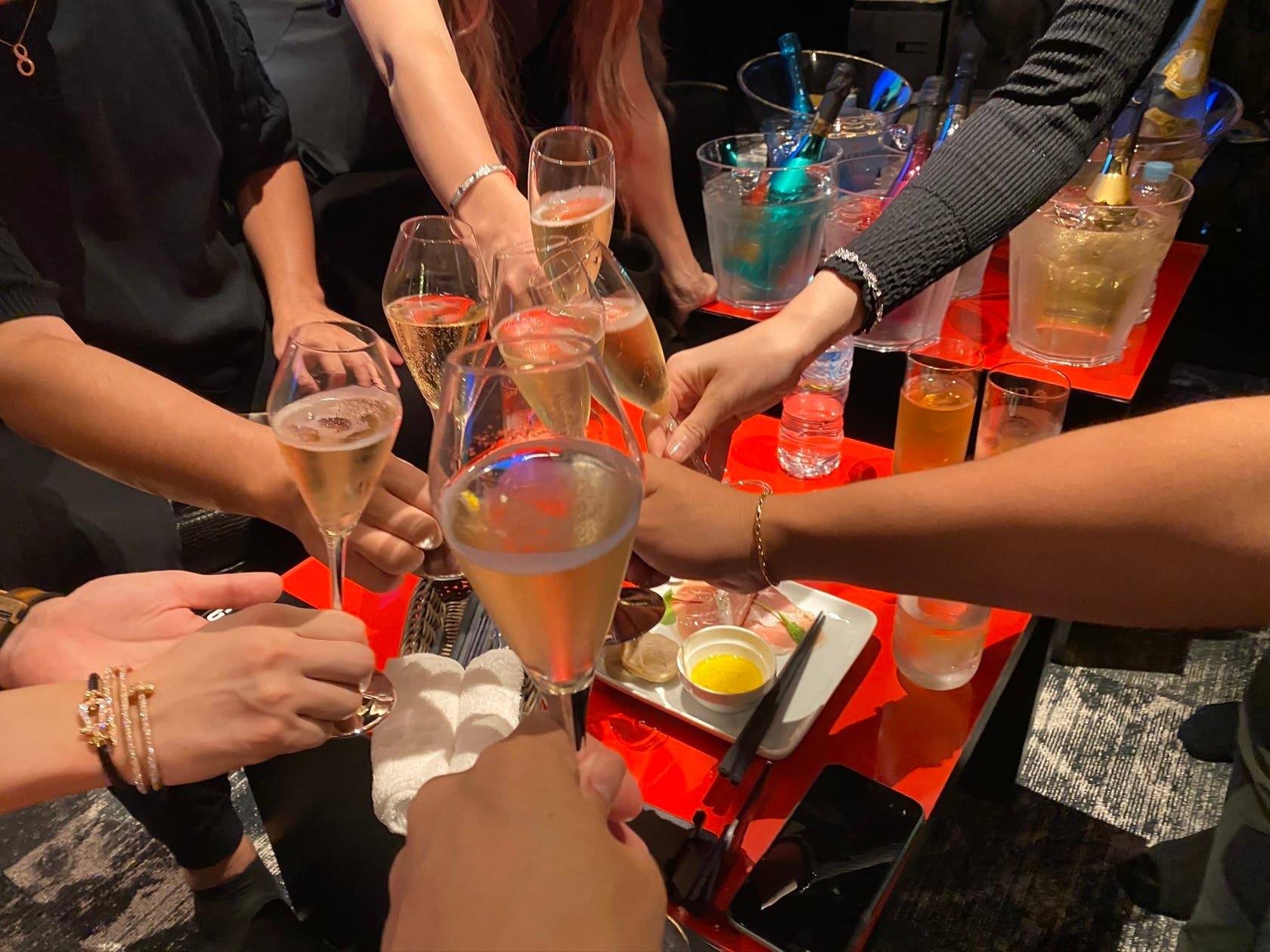 【個室最大8名様】西麻布交差点、豪華VIPラウンジ、カラオケ付個室ありの写真5