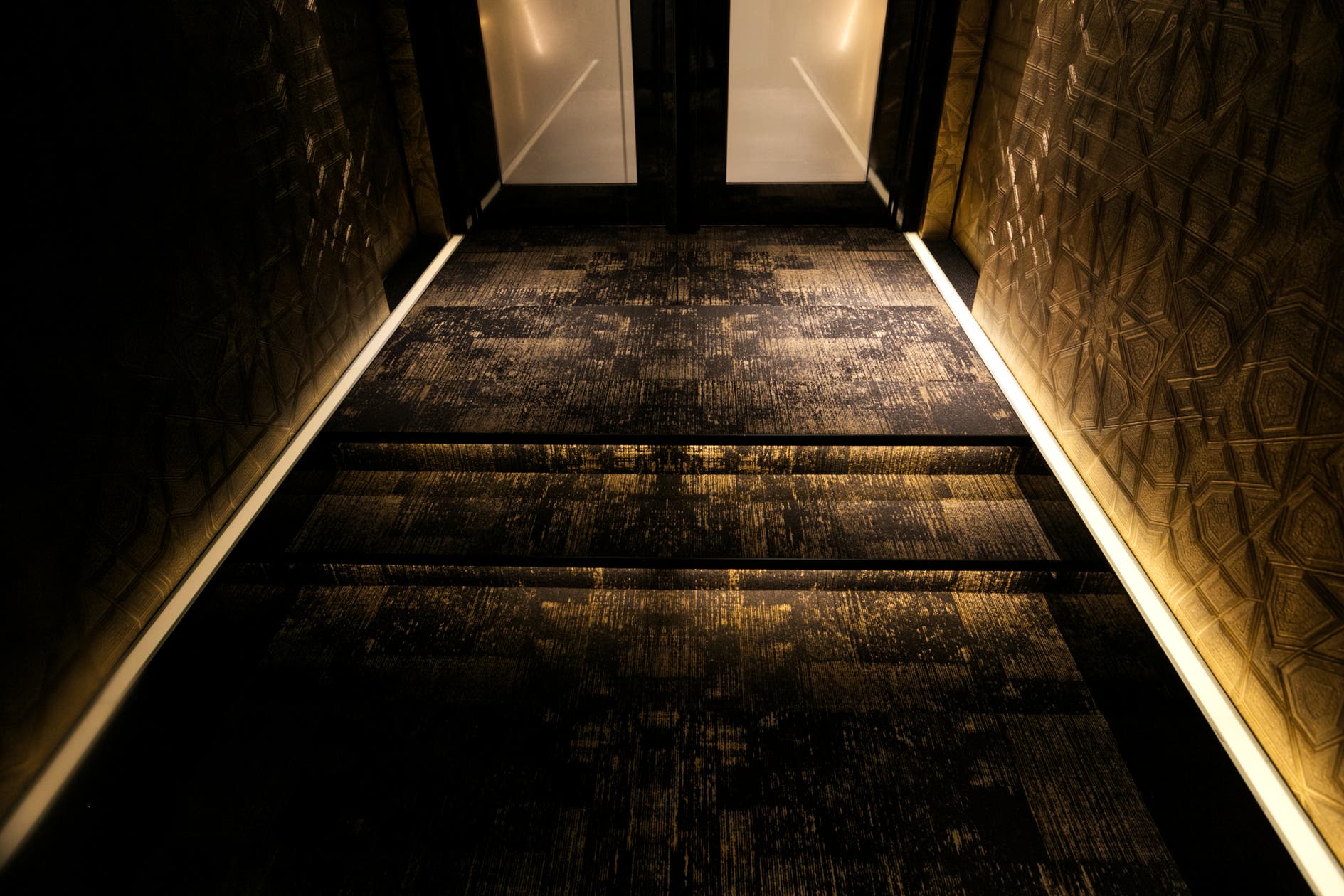 【個室最大8名様】西麻布交差点、豪華VIPラウンジ、カラオケ付個室ありの写真8