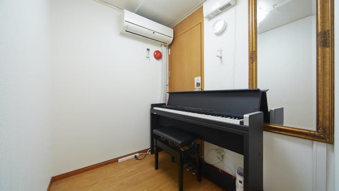 【南青山/渋谷・表参道】電子ピアノ/リモート会議🎸防音室《🕒24時間/要予約》⭐️教室開講OK:Cルーム【個人/法人OK】の写真1