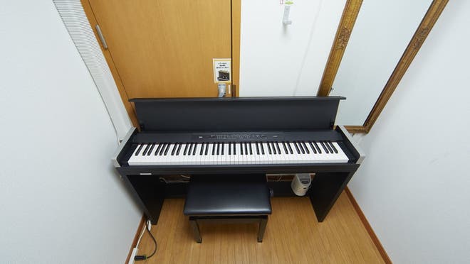 【南青山/渋谷・表参道】電子ピアノ/リモート会議🎸防音室《🕒24時間/要予約》⭐️教室開講OK:Cルーム【個人/法人OK】の写真2