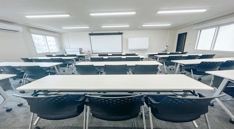 プロジェクター・スクリーン無料貸出！🚗駐車場あり🚗最大36名利用可/ドリンク付き/冷房完備/サッポロファクトリー向かい