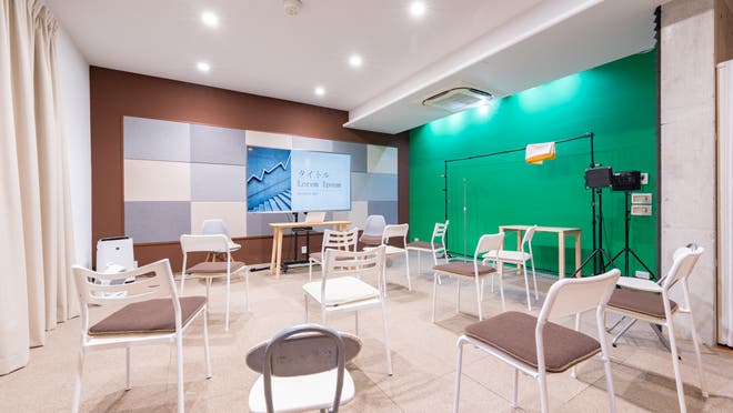 壁面大型グリーンバック・動画撮影・LIVE配信スタジオ・高速光回線・機材貸出無料、メイクルーム完備の写真3