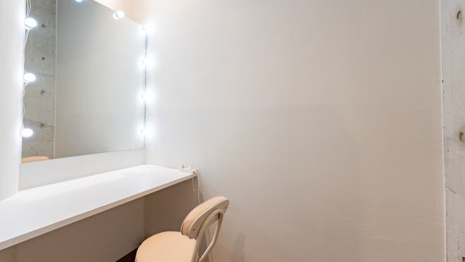 壁面大型グリーンバック・動画撮影・LIVE配信スタジオ・高速光回線・機材貸出無料、メイクルーム完備の写真5