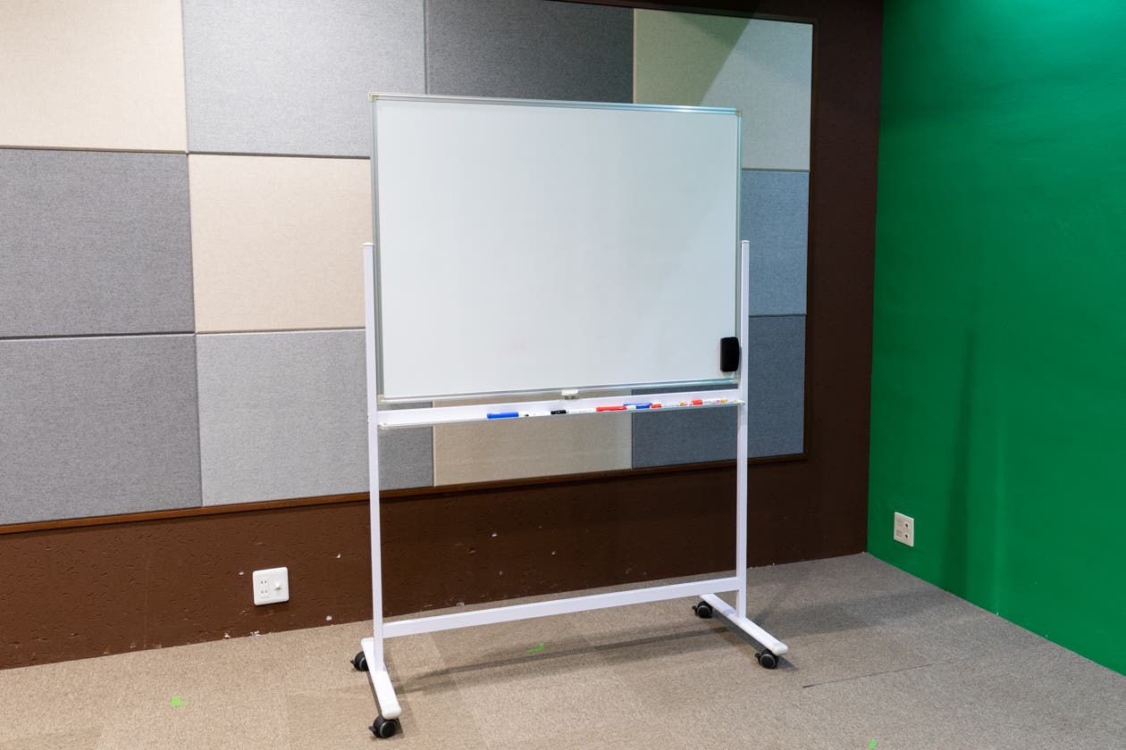 壁面大型グリーンバック・動画撮影・LIVE配信スタジオ・高速光回線・機材貸出無料、メイクルーム完備の写真18