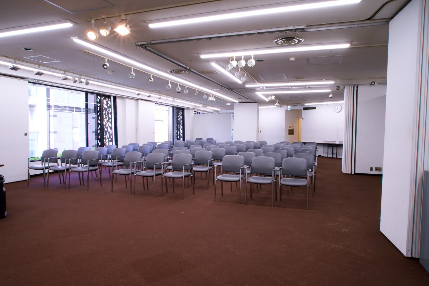 地下鉄銀座駅より徒歩2分、104坪の展覧会＆イベントスペースです。の写真5