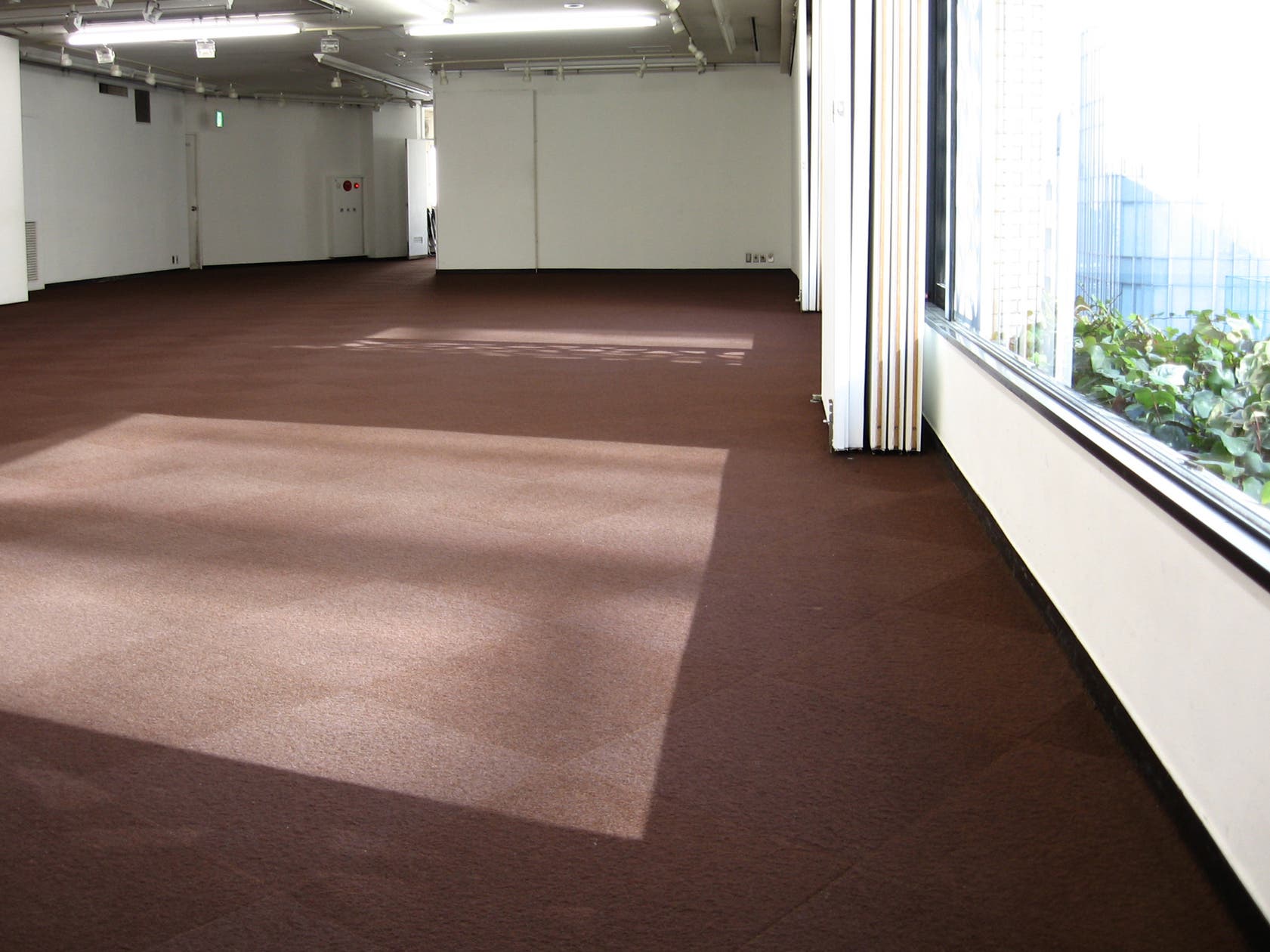 地下鉄銀座駅より徒歩2分、104坪の展覧会＆イベントスペースです。の写真13