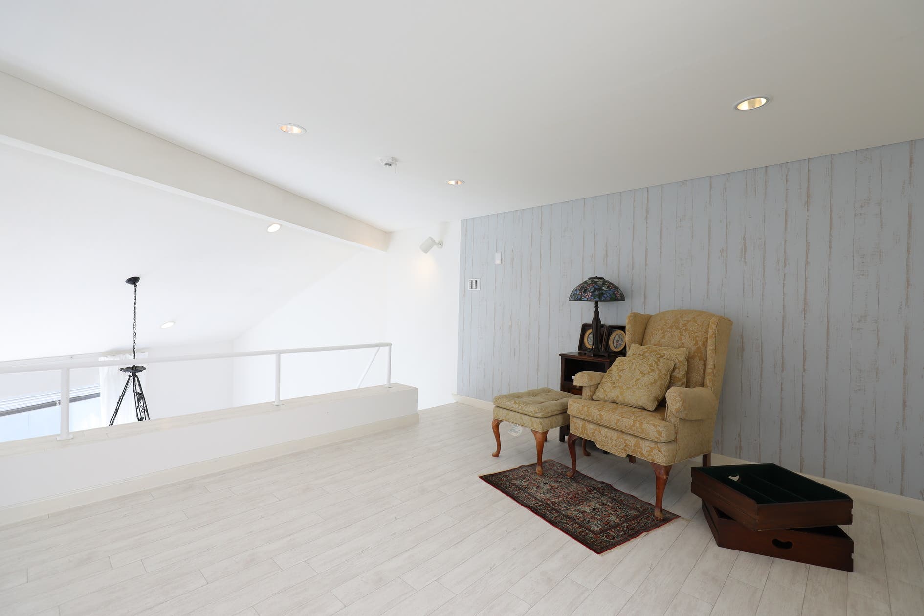 【奥渋フォトスタジオ　Two Me 】自然光での撮影できる！白タイル（床）白壁、小さなスタジオの写真17