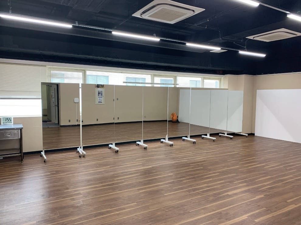 JR新宿駅南口より徒歩4分、THビル2階Aルームの写真3