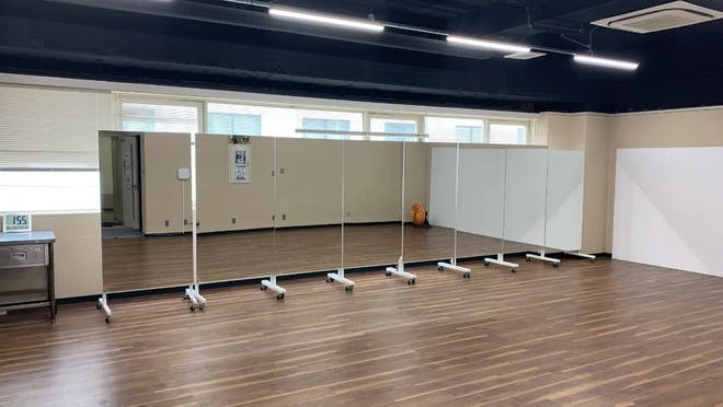 JR新宿駅南口より徒歩4分、THビル2階Aルームの写真3