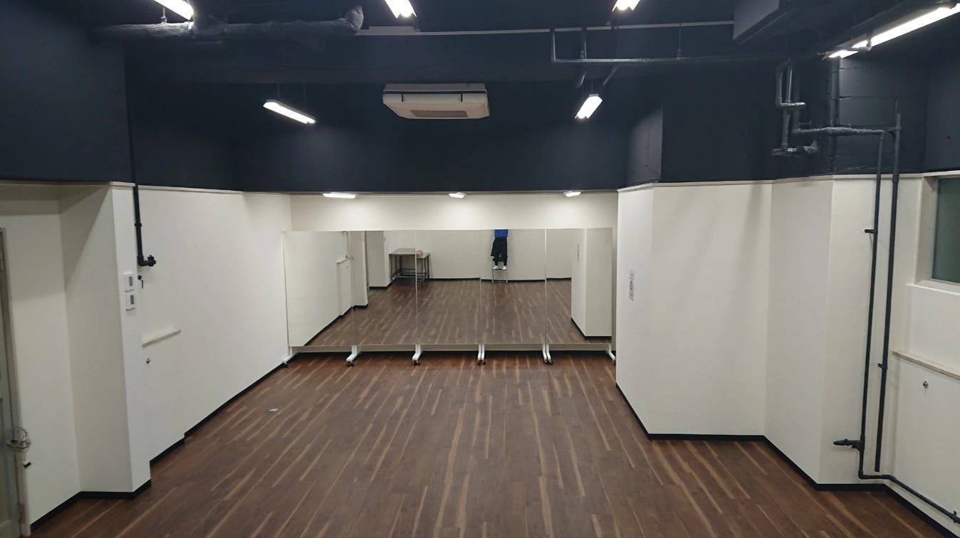 JR新宿駅南口より徒歩4分、THビル2階Bルームの写真6