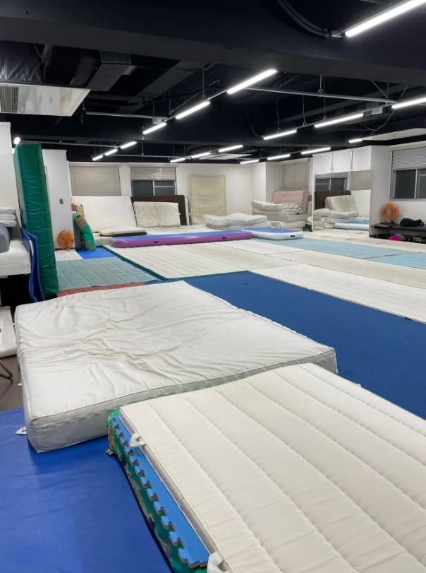 JR新宿駅南口徒歩4分、THビル3階Aルームの写真2