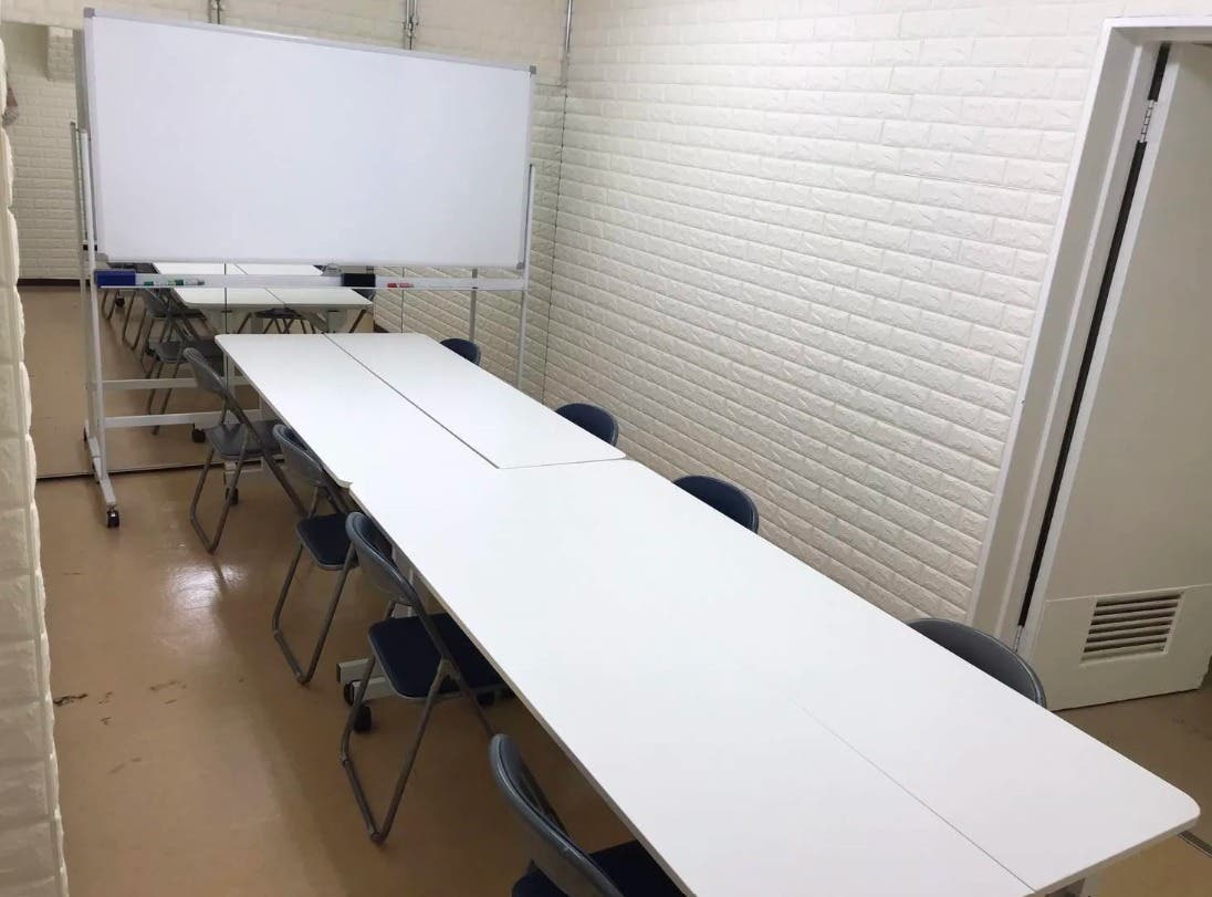 JR新宿駅南口より徒歩4分、THビル2階Dルームの写真1