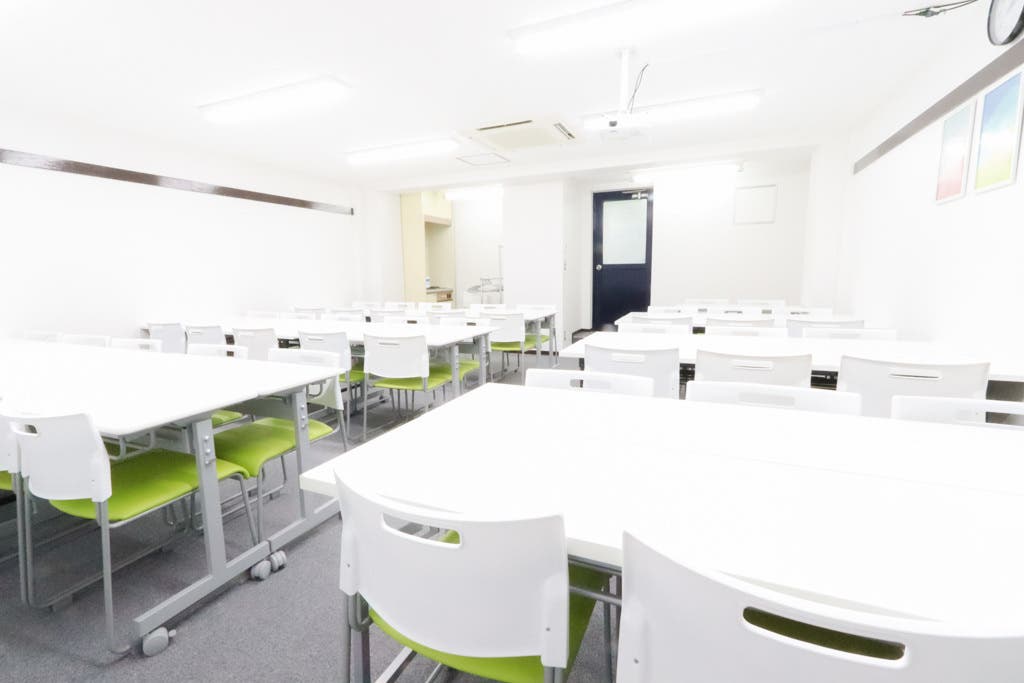 【秋葉原駅A3出口20秒！中央北口1分！大型会議室！50名可！】プロジェクター・WiFi無料！ふれあい貸し会議室 秋葉原No51の写真8