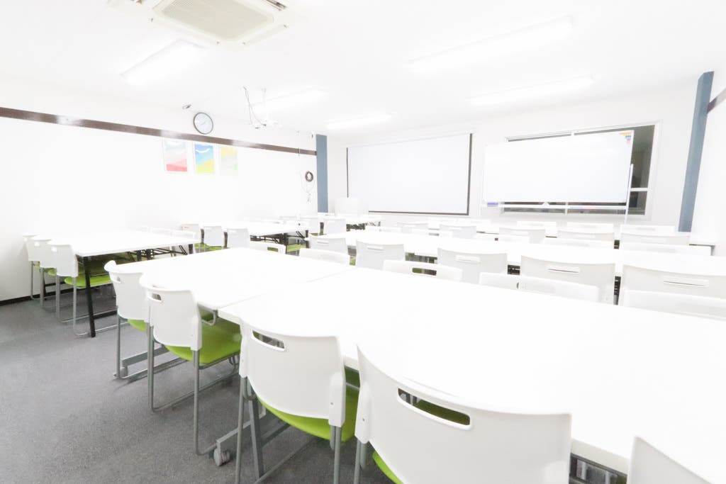 【秋葉原駅A3出口20秒！中央北口1分！大型会議室！50名可！】プロジェクター・WiFi無料！ふれあい貸し会議室 秋葉原No51の写真11