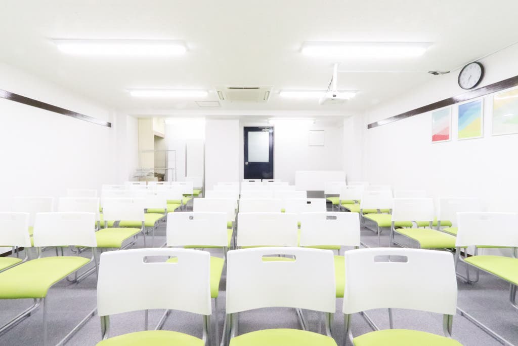 【秋葉原駅A3出口20秒！中央北口1分！大型会議室！50名可！】プロジェクター・WiFi無料！ふれあい貸し会議室 秋葉原No51の写真20