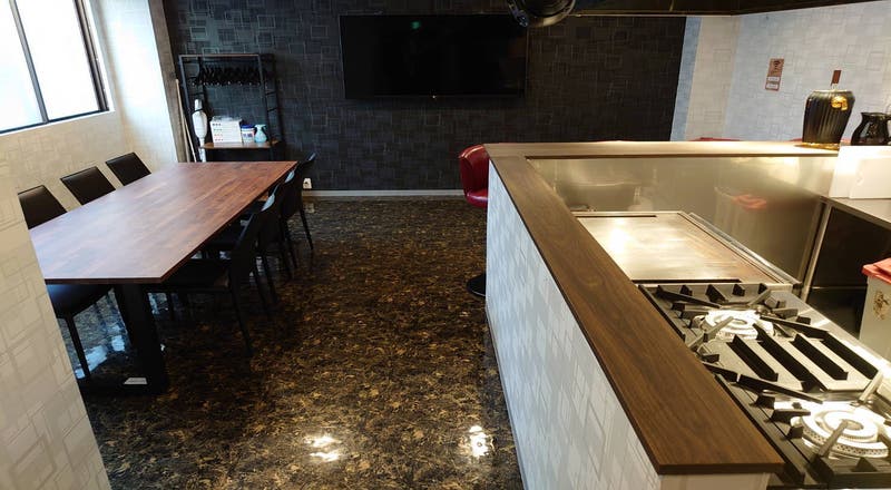 Aimar studio 上野店🌟上野駅徒歩５分🌟業務用キッチン使い放題🍴65型テレビ✨パーティースペース🎡