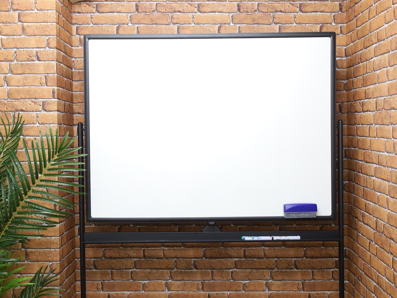 当日予約20%OFF!／🚃新橋駅徒歩１分20秒！／会議・テレワーク／📷撮影／🍔飲食可🧋／【nikotto room新橋】の写真6