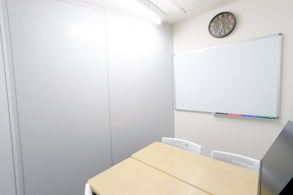 【田町駅1分！三田駅30秒！コンパクト会議室！4名】モニター・ホワイトボード・高速WiFi無料！ふれあい貸し会議室 田町No47の写真3