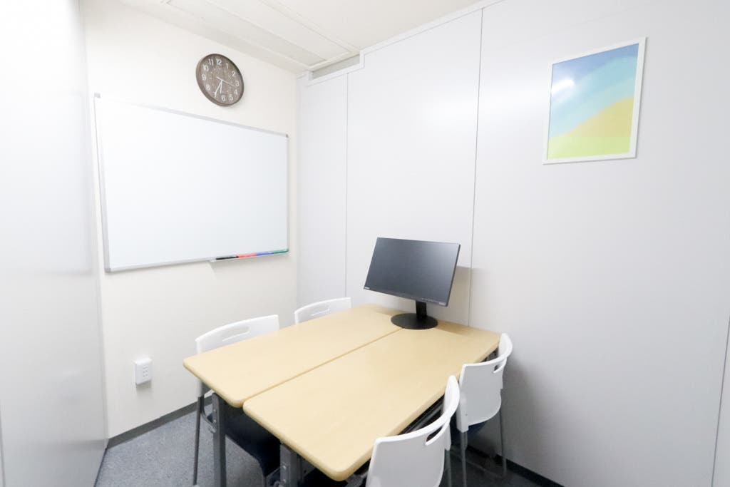 【田町駅1分！三田駅30秒！コンパクト会議室！4名】モニター・ホワイトボード・高速WiFi無料！ふれあい貸し会議室 田町No47の写真4