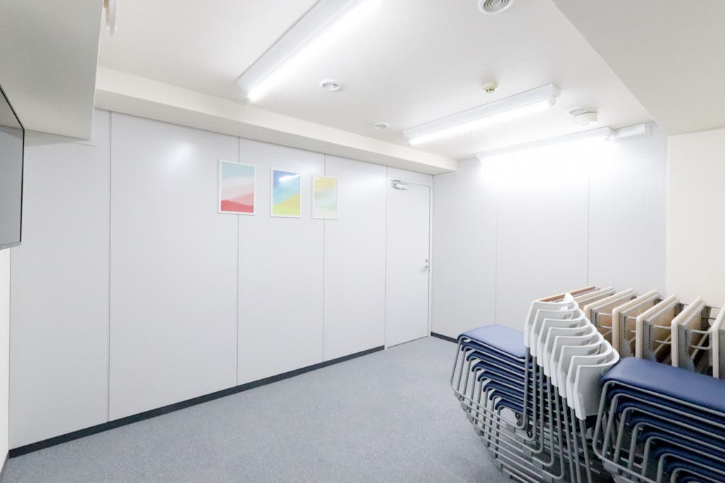 【田町駅1分！三田駅30秒！中型会議室！16名】モニター・ホワイトボード・高速WiFi無料！ふれあい貸し会議室 田町No48の写真9