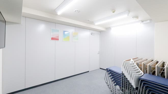 【田町駅1分!三田駅30秒!中型会議室!16名】モニター・ホワイトボード・高速WiFi無料!ふれあい貸し会議室 田町No48の写真9