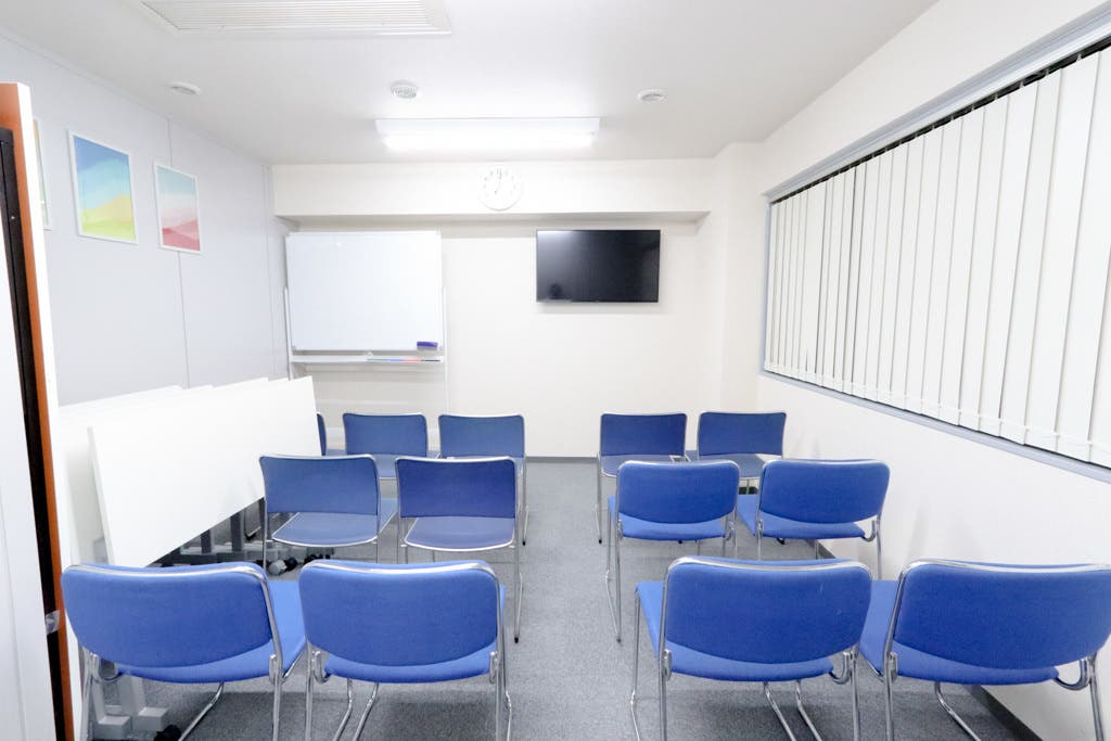 【田町駅1分！三田駅30秒！中型会議室！15名】モニター・ホワイトボード・高速WiFi無料！ふれあい貸し会議室 田町No49の写真8