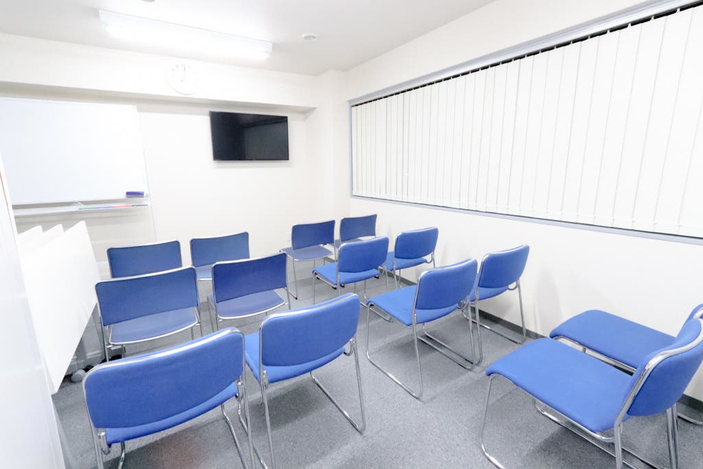 【田町駅1分！三田駅30秒！中型会議室！15名】モニター・ホワイトボード・高速WiFi無料！ふれあい貸し会議室 田町No49の写真9