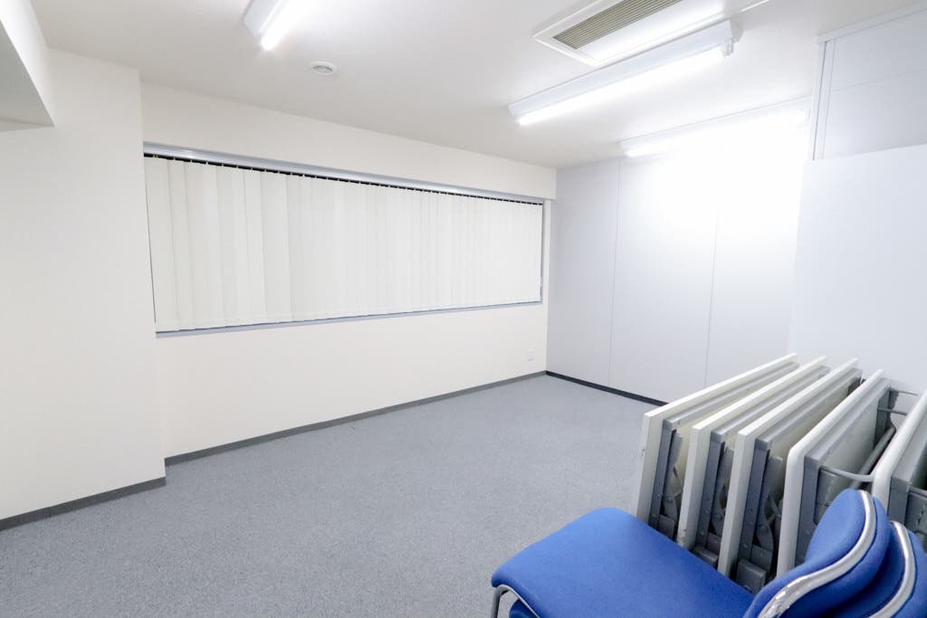 【田町駅1分！三田駅30秒！中型会議室！15名】モニター・ホワイトボード・高速WiFi無料！ふれあい貸し会議室 田町No49の写真12