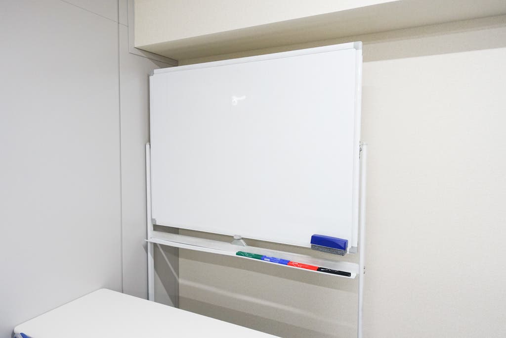 【田町駅1分！三田駅30秒！中型会議室！15名】モニター・ホワイトボード・高速WiFi無料！ふれあい貸し会議室 田町No49の写真17