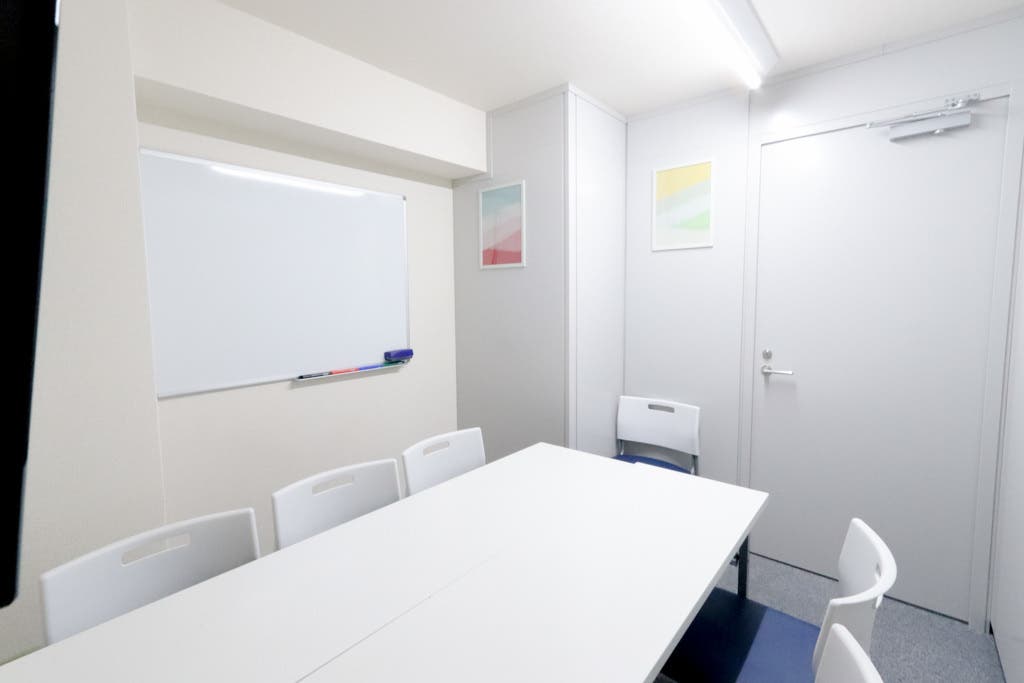 【田町駅1分！三田駅30秒！コンパクト会議室！7名】モニター・ホワイトボード・高速WiFi無料！ふれあい貸し会議室 田町No50の写真5