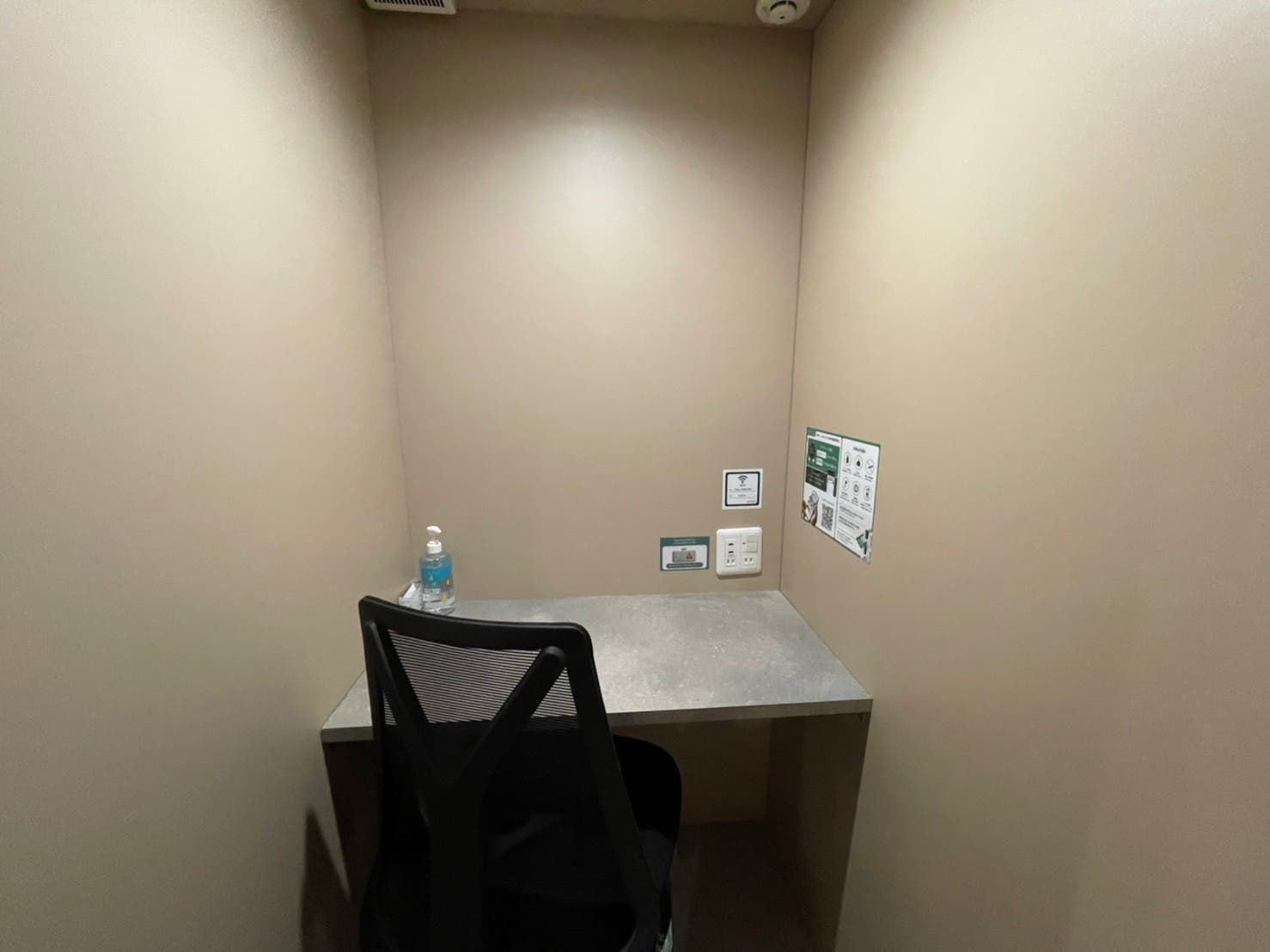 ＜RemoteworkBOX 味覚糖UHA館TKP溜池山王店【No.1】＞完全個室⭐️Wi-Fi無料！テレワーク/Zoom/自習の写真2