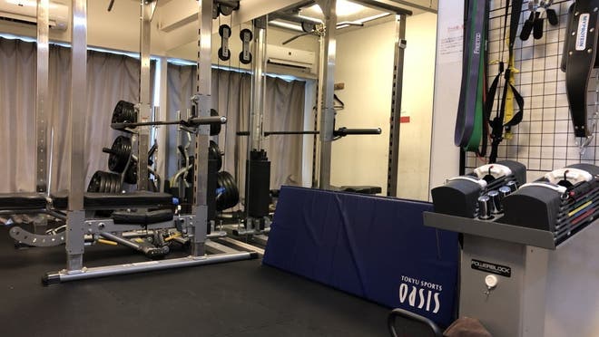 【渋谷駅5分】パーソナル向けの機材完備でトレーニングし易いジム|パワーラックの部屋① MIYAZAKI GYM渋谷店の写真5