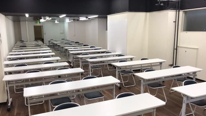 JR新宿駅南口より徒歩4分、THビル2階B+Eルームの写真2