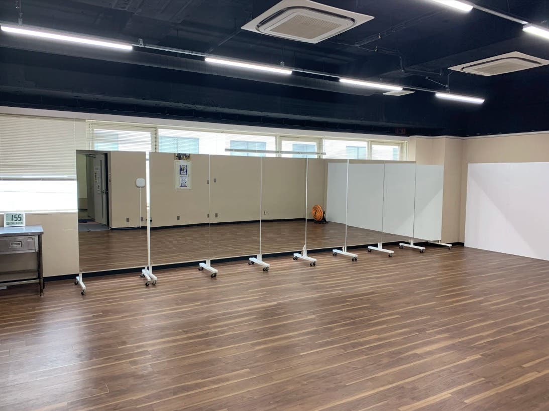 JR新宿駅南口より徒歩4分、THビル2階B+Eルームの写真8