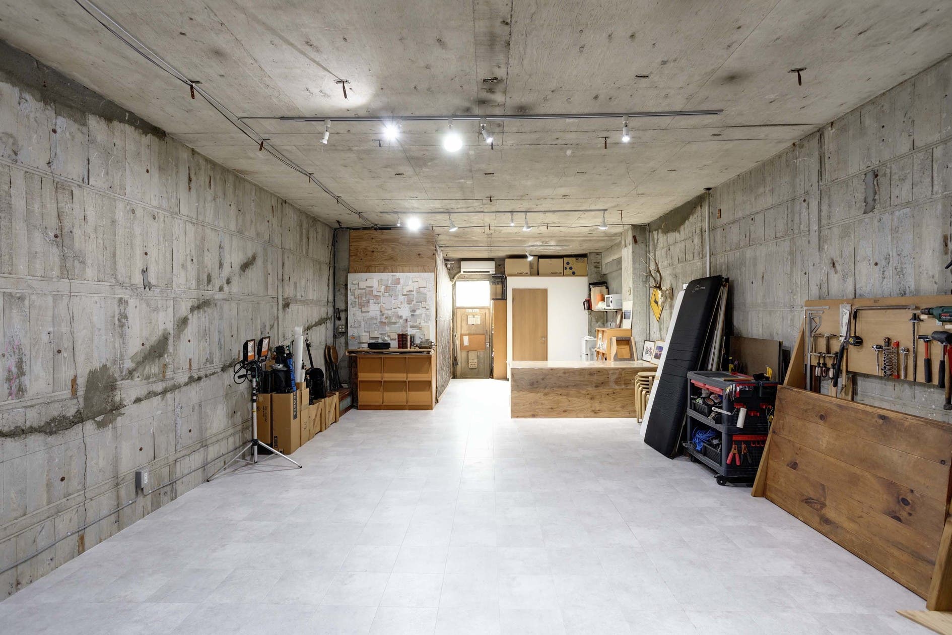 商店街店舗のスペース。コスプレ撮影や近隣ロケのメイクルーム、YouTube撮影など多目的に使えるスペースです。の写真4