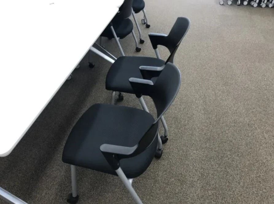 80人規模のセミナーなどに最適の写真6