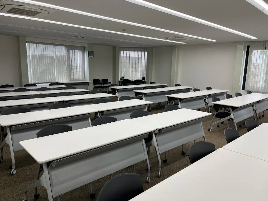 80人規模のセミナーなどに最適の写真5