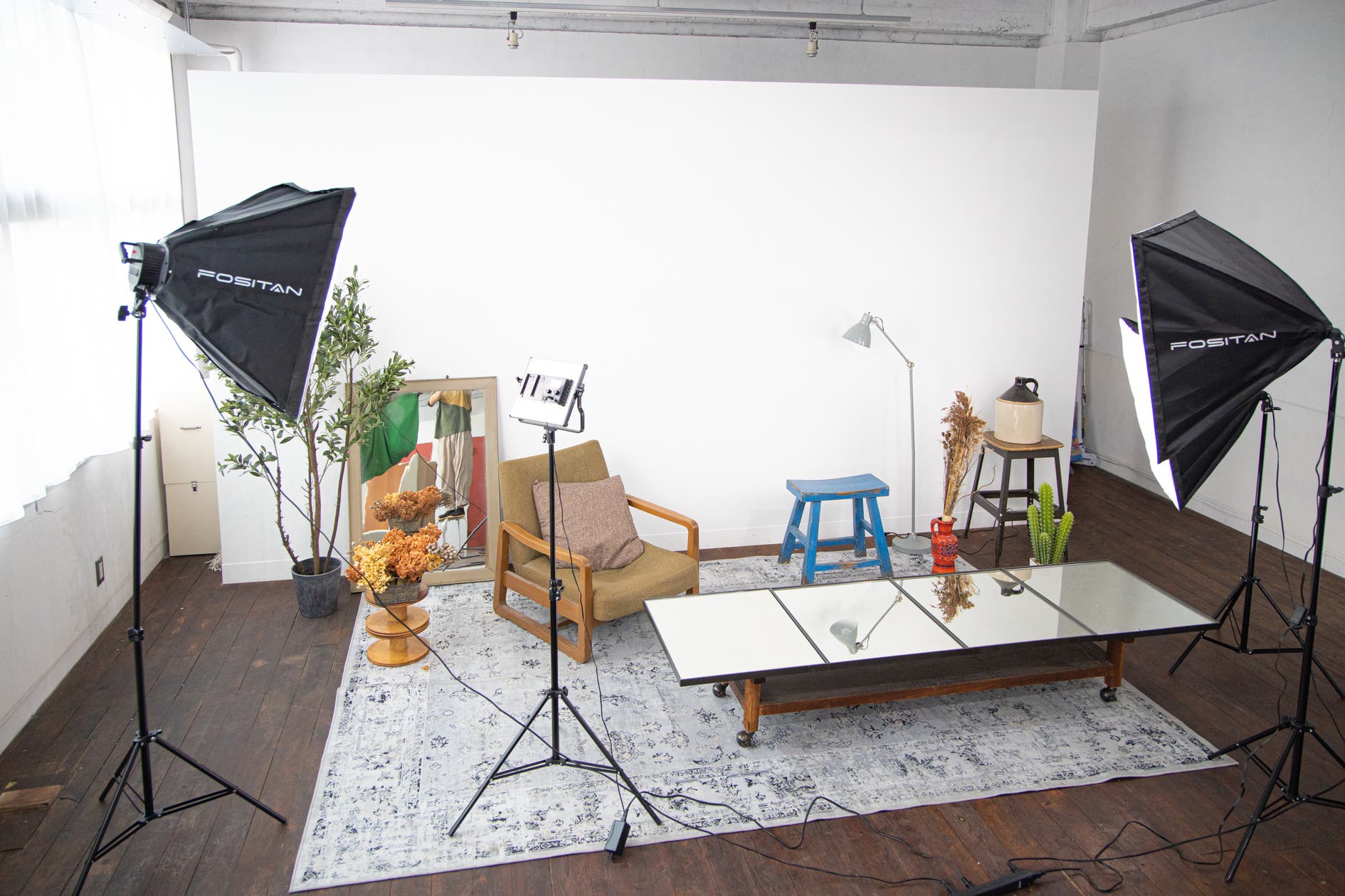 築55年のレトロなスタジオスペース〔自然光,透明感を感じる白い壁面,レトロなフローリング,天井高〕の写真5