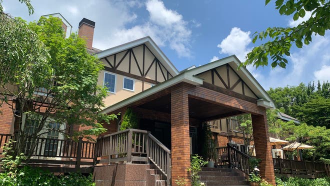 ヨーロッパ邸宅風:吹き抜け:豊富な自然に囲まれたホテル一棟丸々!!の写真1