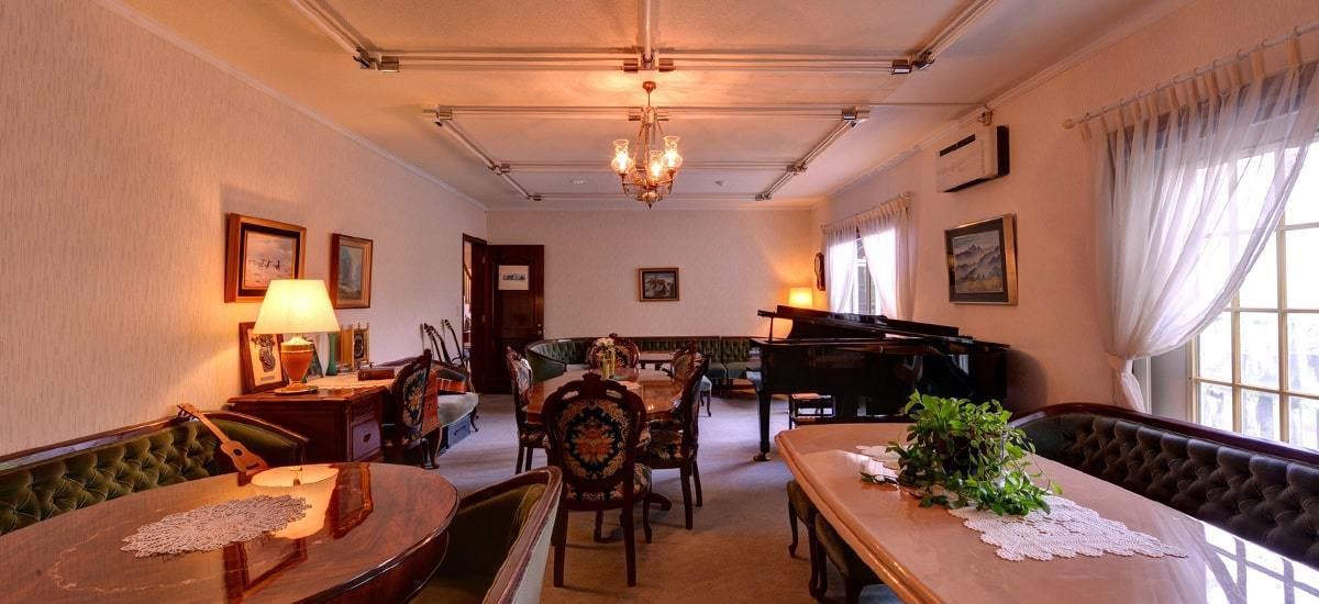 ヨーロッパ邸宅風：吹き抜け：豊富な自然に囲まれたホテル一棟丸々！！の写真5