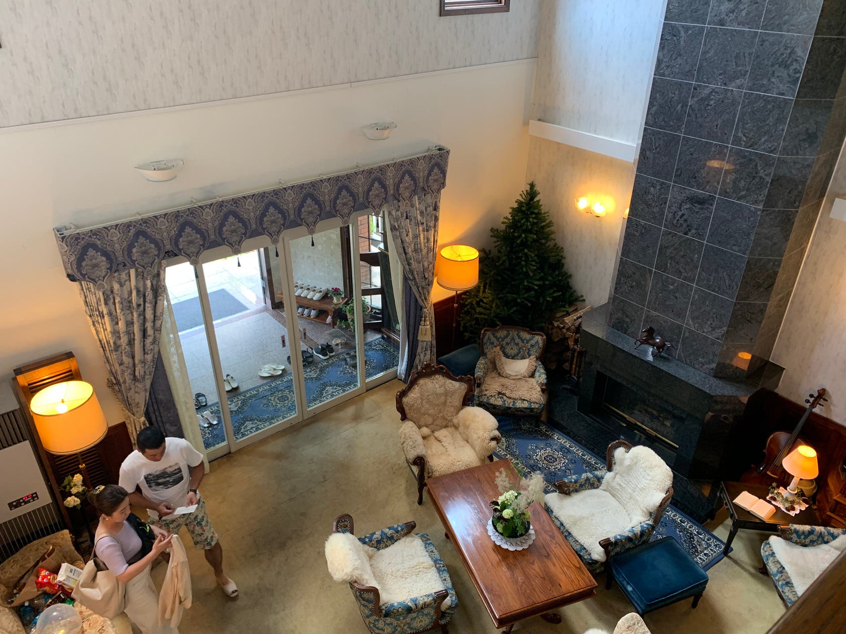 ヨーロッパ邸宅風：吹き抜け：豊富な自然に囲まれたホテル一棟丸々！！の写真15