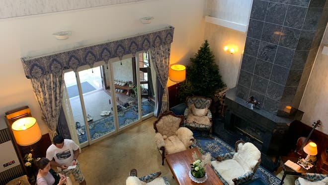 ヨーロッパ邸宅風:吹き抜け:豊富な自然に囲まれたホテル一棟丸々!!の写真15