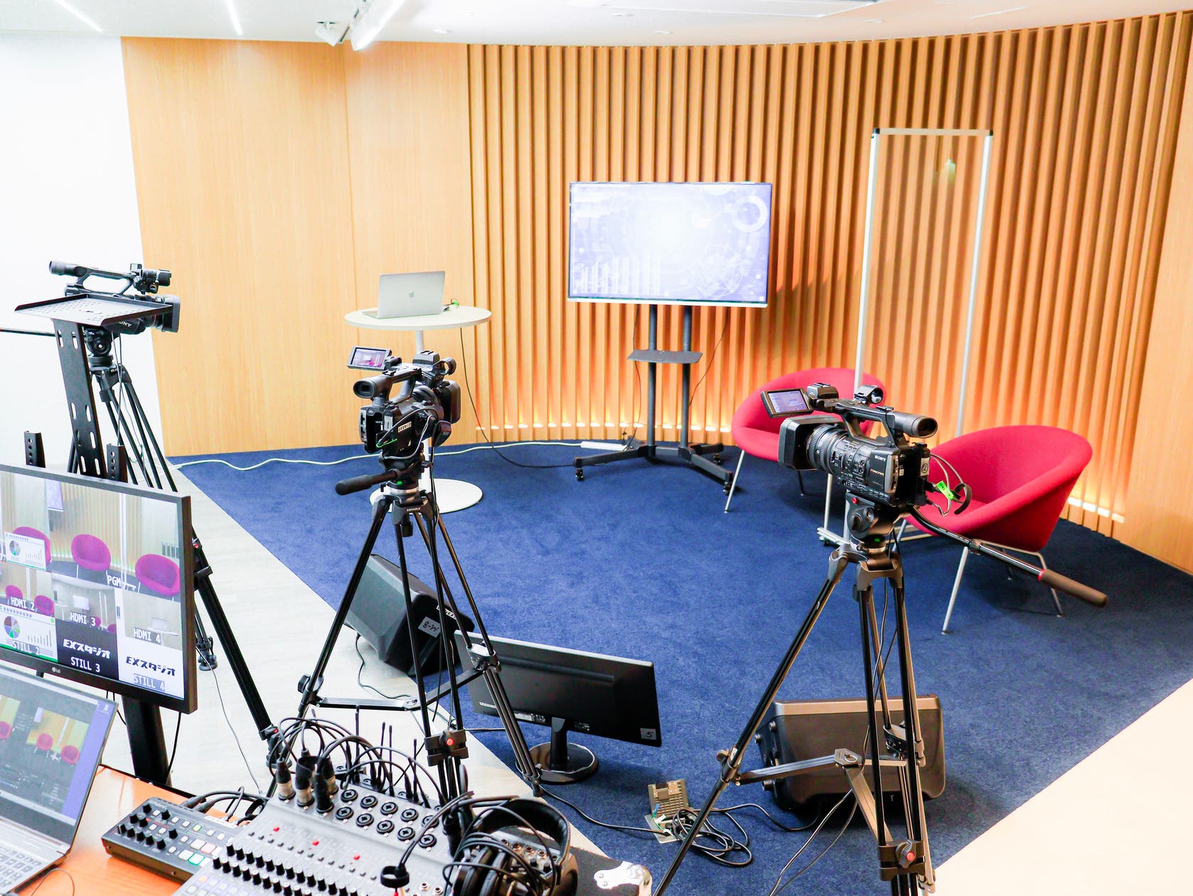 駅徒歩1分！配信や番組収録、インタビュー動画や対談撮影など様々な用途でご利用いただけます！グリーンバック合成も可能！の写真14