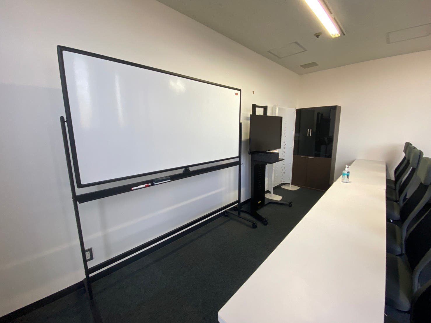 ＜スカイル カンファレンスルーム＞完全個室⭐️会議室⭐️Wi-Fi無料！テレワーク/Zoom/リモートワーク/会議/商談の写真6