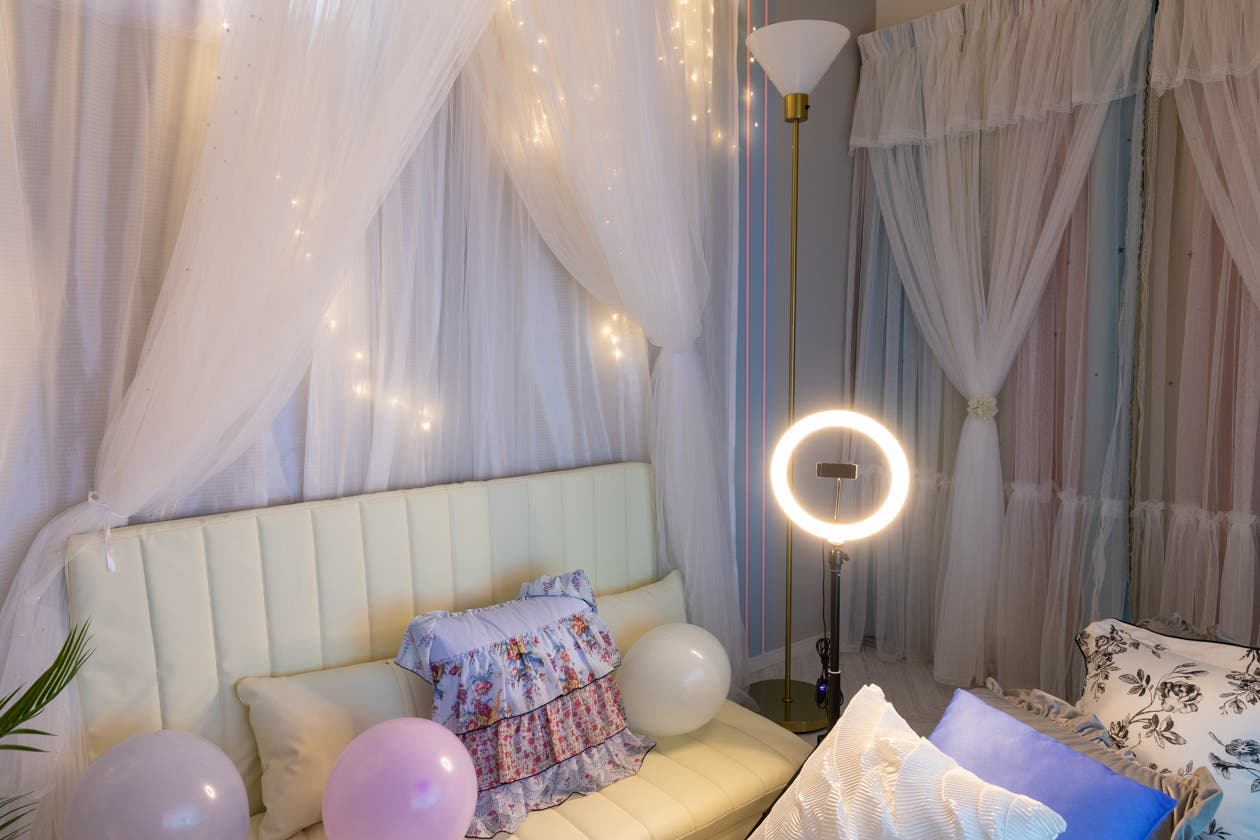 メリクリSALE🎉プリンセス気分✨天蓋✨おしゃれネオン空間✨女子会🍷デート💖撮影📷推し活💖神サイズTV📺セブン１分の写真5