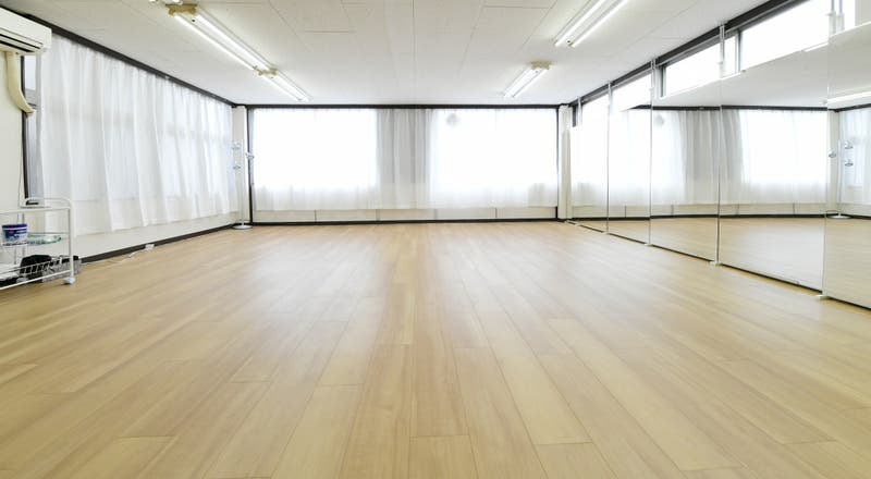 ＜鶯谷駅１分＞ダンスができるレンタルスタジオ/幅6.0m高さ1.8の鏡付き/グループ・個人練習に最適　上野店