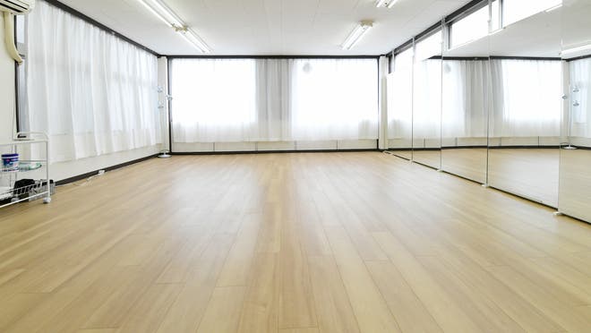 <鶯谷駅1分>ダンスができるレンタルスタジオ/幅6.0m高さ1.8の鏡付き/グループ・個人練習に最適 上野店の写真1
