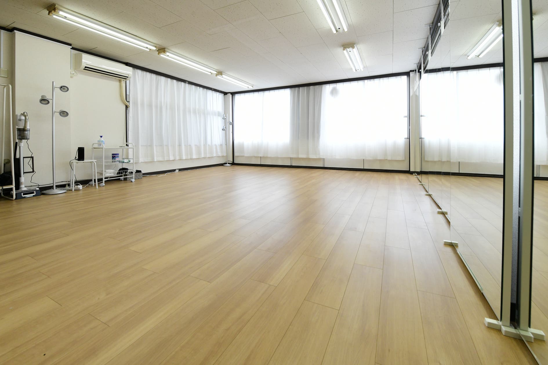 ＜鶯谷駅１分＞ダンスができるレンタルスタジオ/幅6.0m高さ1.8の鏡付き/グループ・個人練習に最適　上野店の写真9